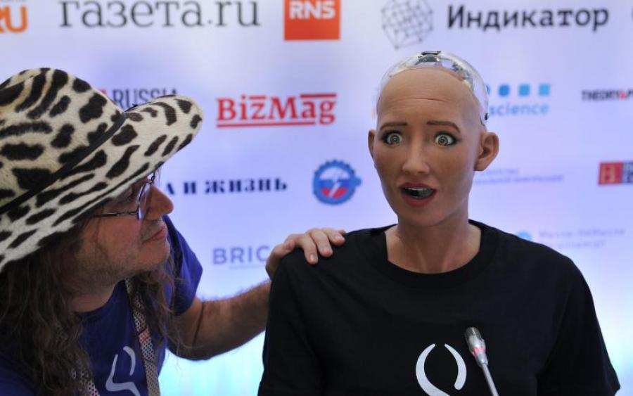 Робот Софія "померла" від питання про Україну - ЗНАЙ ЮА