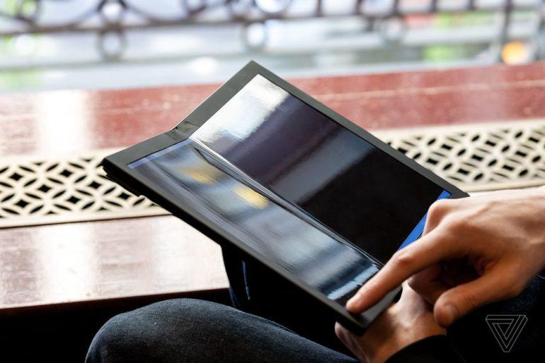 Lenovo показала перший у світі ноутбук з гнучким дисплеєм: фото - ЗНАЙ ЮА