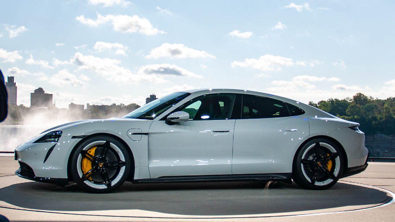 Porsche шокували фанатів: готує найдешевший кросовер зі "старомодним ...