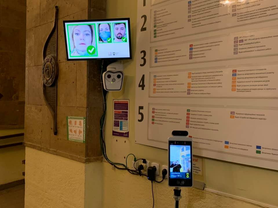 У приміщенні Львівської міської ради встановили Face control - ЗНАЙ ЮА