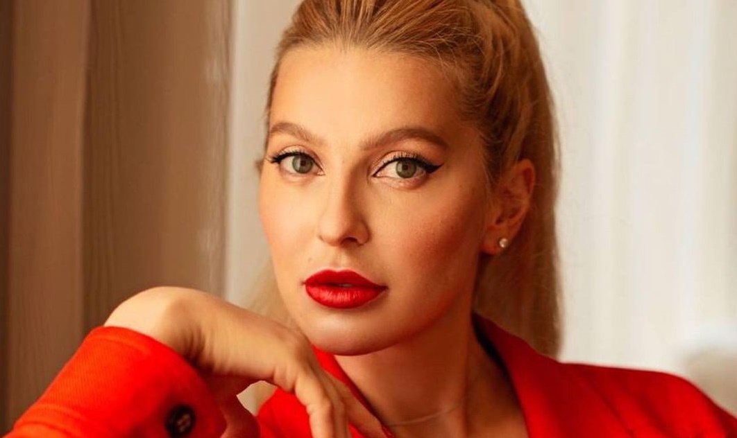 Анна Буткевич соблазнила украинцев сочным арбузом и телом после ...