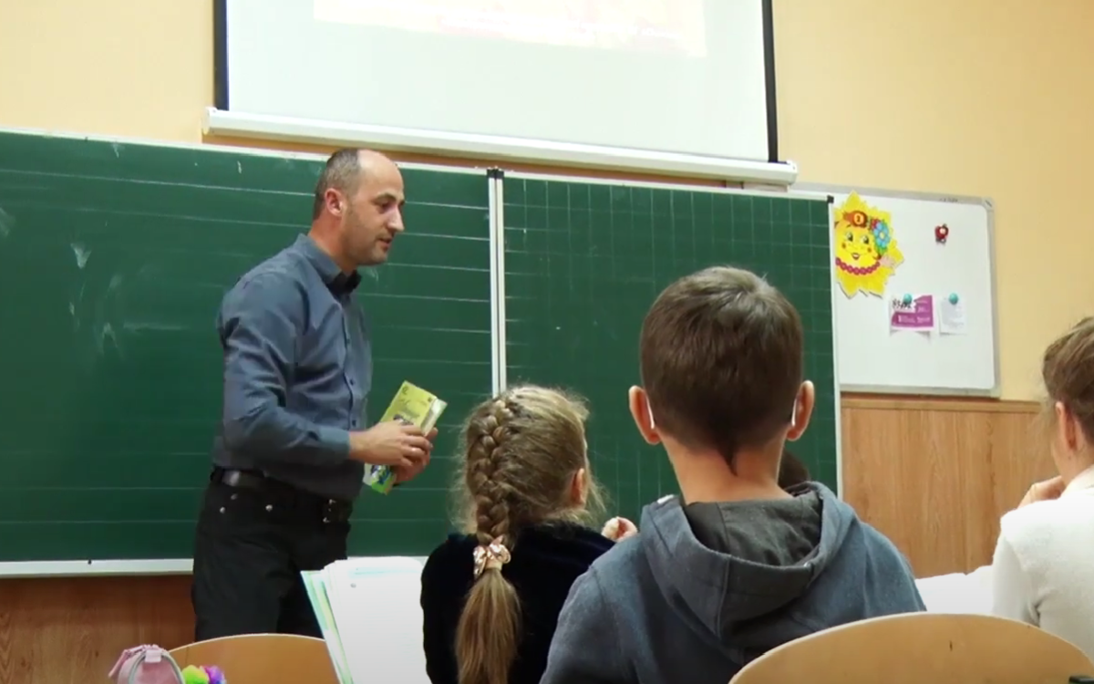 В школах вводятся новые правила: что изменится для учеников и учителей ...